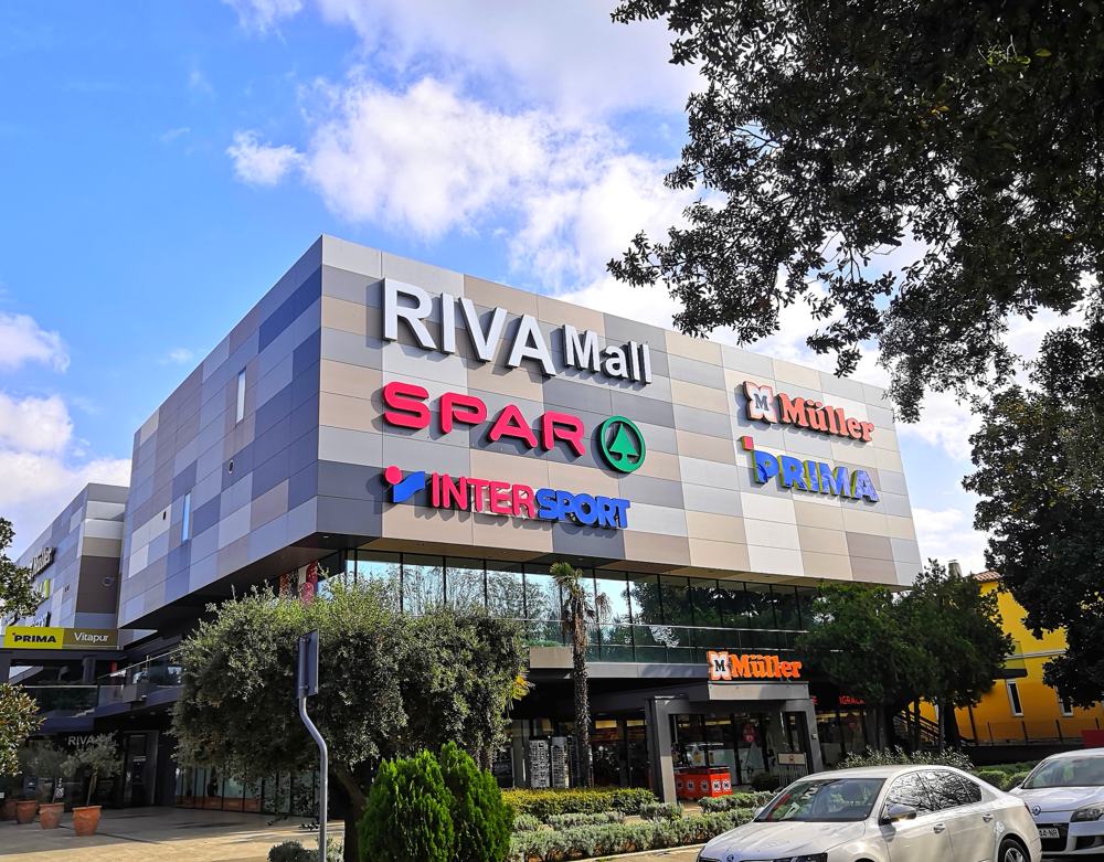 JESEN U RIVA MALLU PUNA BOJA I STILA: Kaubojke, Pennyblack, vrhunska ...