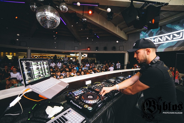 DJ iz Kaštelira IVAN BRČIĆ alias JohnnyB izdao drugu pjesmu za Aquarius ...