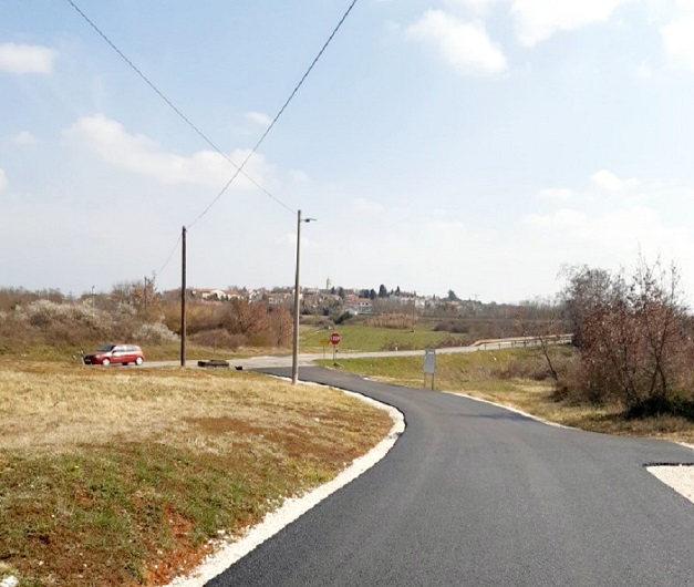 Asfaltirane ceste u Baderni i Dancima • Istra Terra Magica