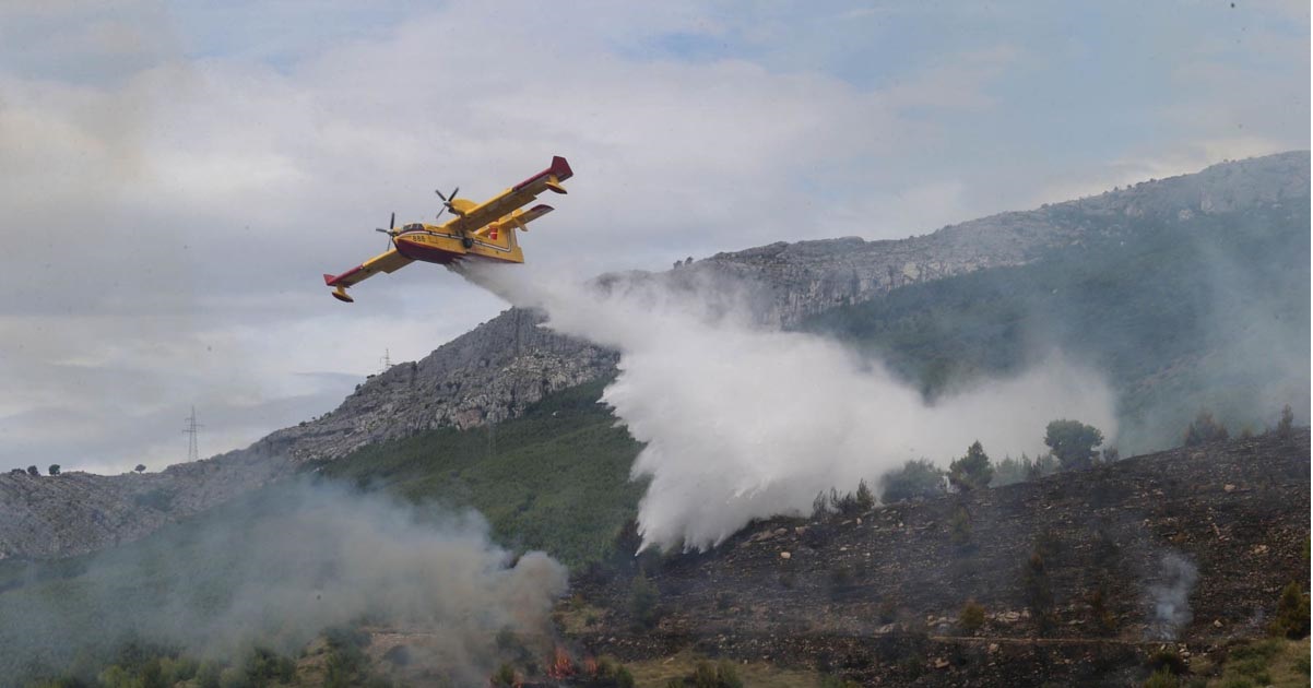 Opet gori na Ćićariji. Požar gase kanader i air traktor • Istra Terra ...