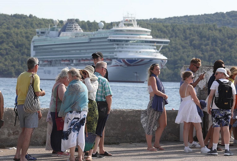 Kruzeri su generatori turističke potrošnje, ali i uzročnici ...