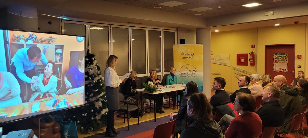 ZA DRUŠTVO INVALIDA POREČ: Održana promocija zbirke pjesama Rade Lalić ...