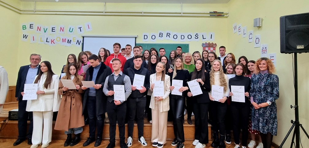 Poreč: 45 učenika SŠ Mate Balote dobilo Njemačke jezične diplome ...