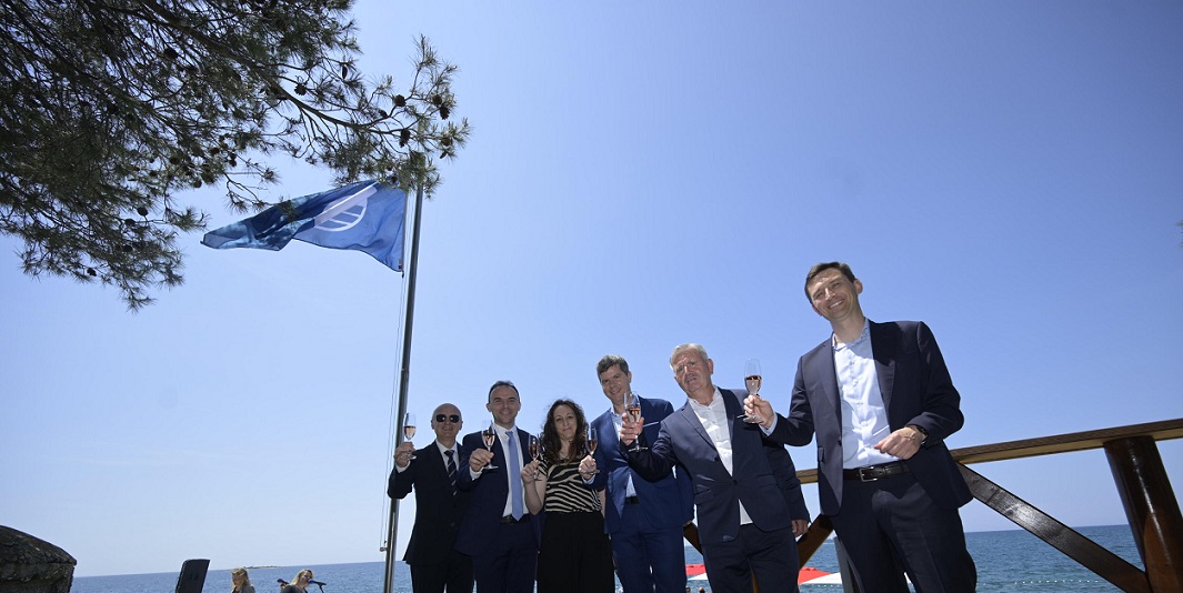 Prva Plava zastava u Hrvatskoj ove godine podignuta u Poreču • Istra ...