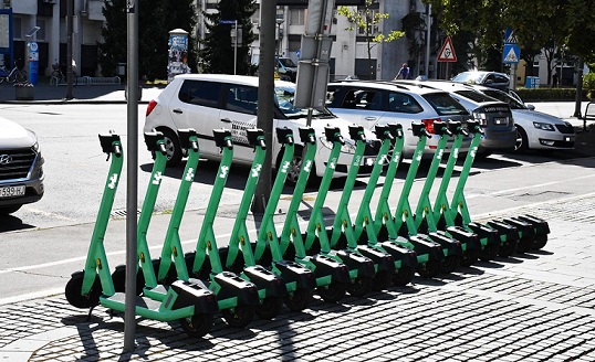 Istra: Vozio romobil pijan i bez kacige pa udario u auto • Istra Terra Magica