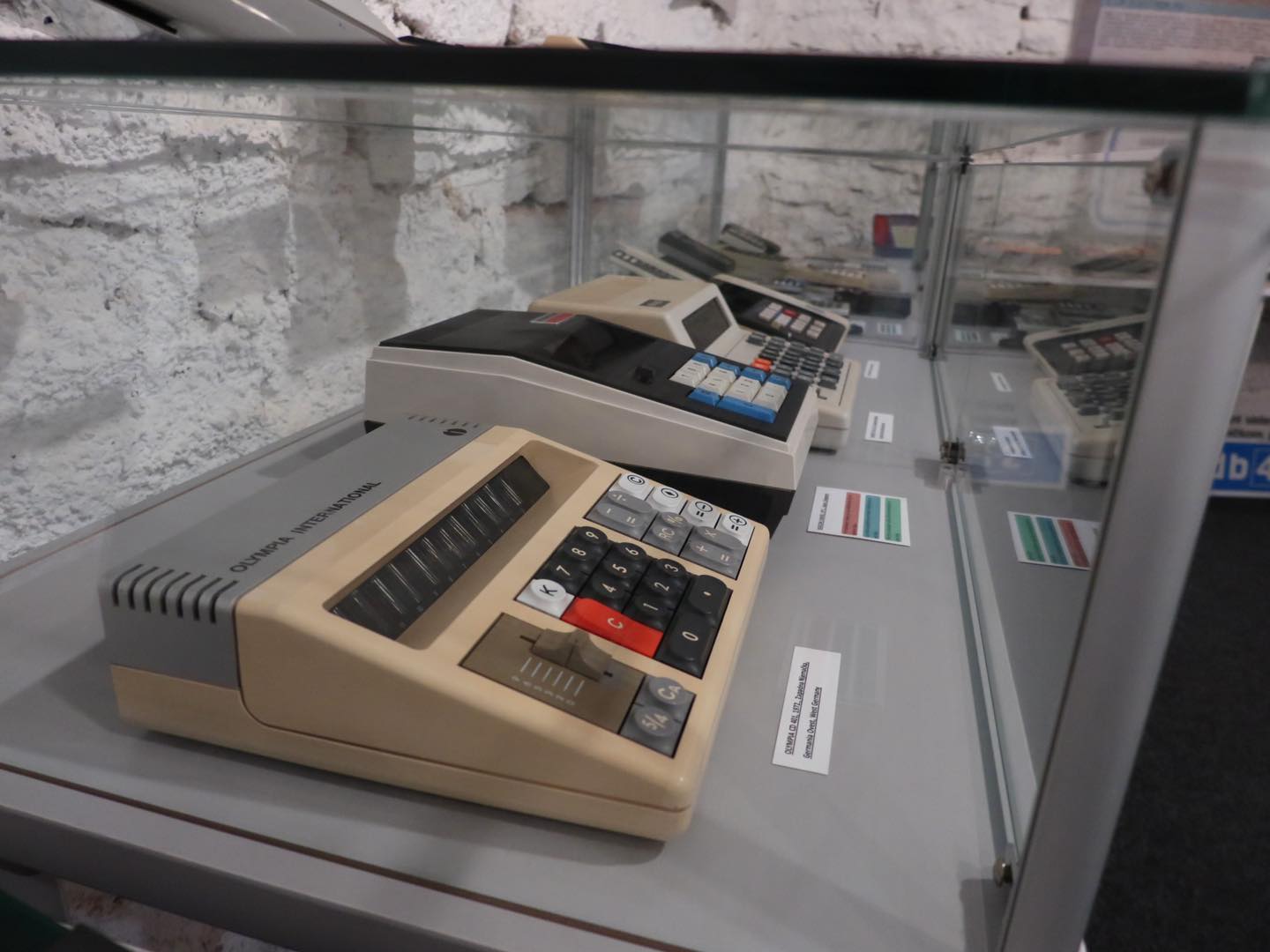 BUJE: Otvorena Retrobit izložba digitrona – retro kalkulatora koji su ...