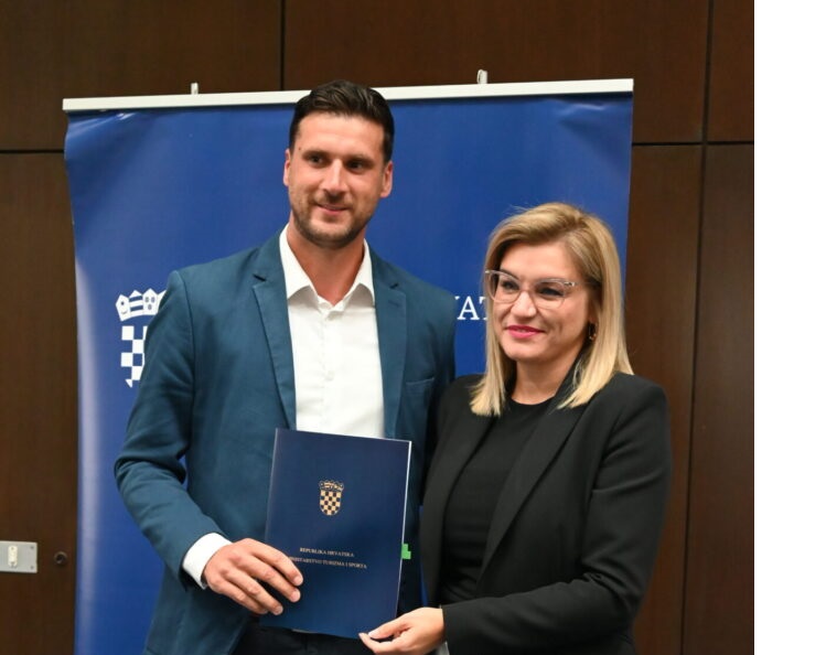 Vižinadi država daje novac za rekonstrukciju igrališta Fabrika • Istra ...