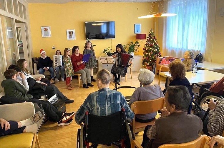 POREČ: U Domu za starije nastupala djeca iz Umjetničke škole • Istra ...