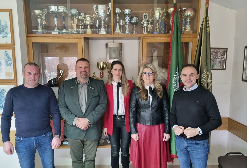 POREČ: Nastavlja se suradnja Grada i Lovačkog društva „Zec“ - Potpisali ...