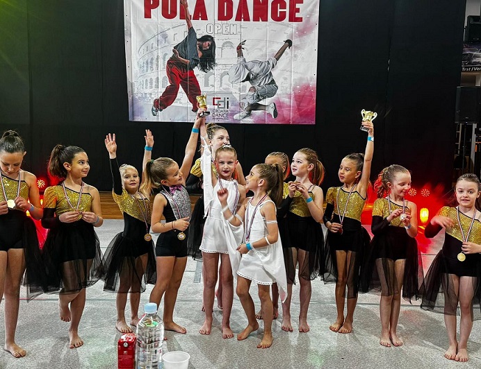 Porečke MOTine ponovo zlatne - Osvojile čak 16 medalja na Pula Dance ...