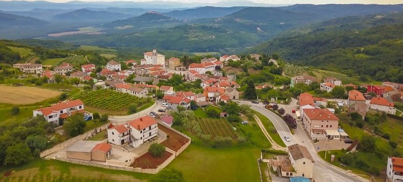 VIŽINADA: Još jedno dječje igralište, kreće obnova ceste prema Vranjem ...