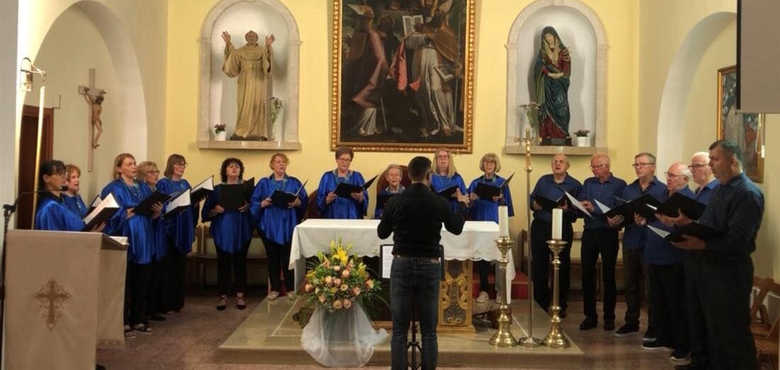 Župni zbor sv. Bernarda otvorio Kulturno ljeto u Funtani • Istra Terra ...