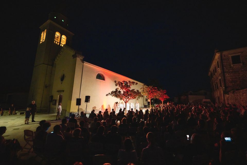 Večer bezvremenskih dueta u Funtani uz mlade zvijezde showa The Voice ...