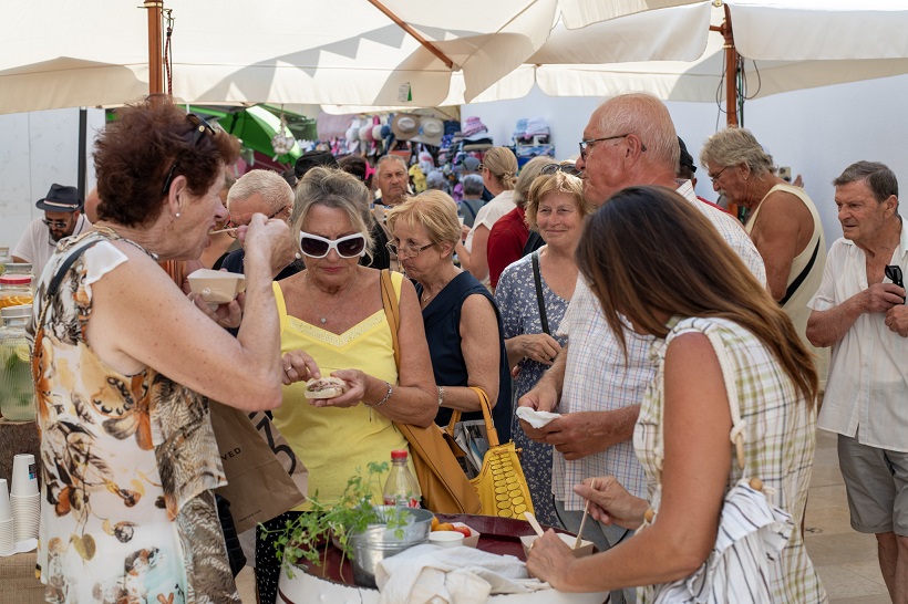 POREČ: Gušti Merkata ispunili tržnicu i oduševili ljetnim delicijama ...