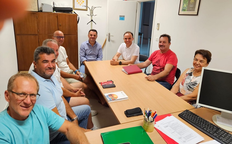 POREČ: Gradonačelnik obišao mjesne odbore Novo naselje, Varvari i Mate ...