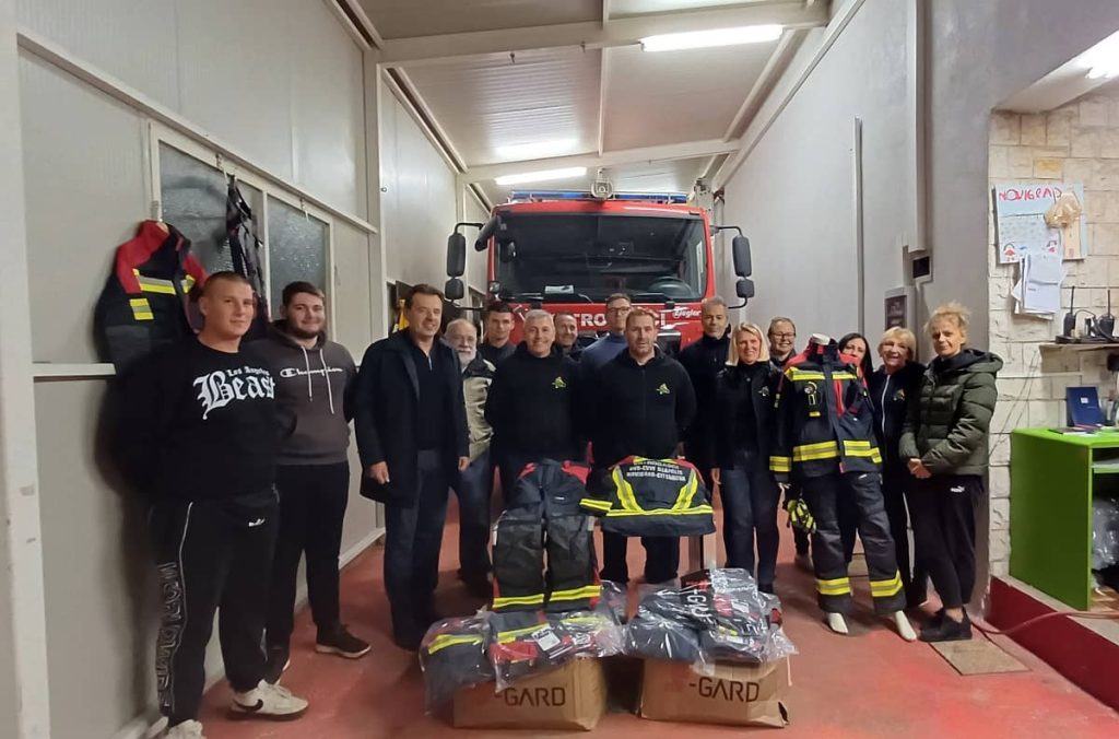 NOVIGRAD: DVD-u Neapolis stigla vrijedna donacija šumskih odijela ...