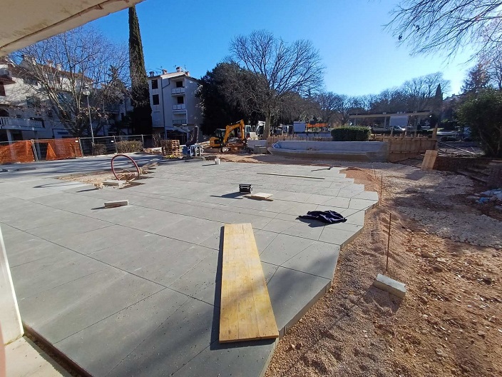 POREČ: Nastavlja se cjelovito uređenje glavnog trga u Červar Portu ...