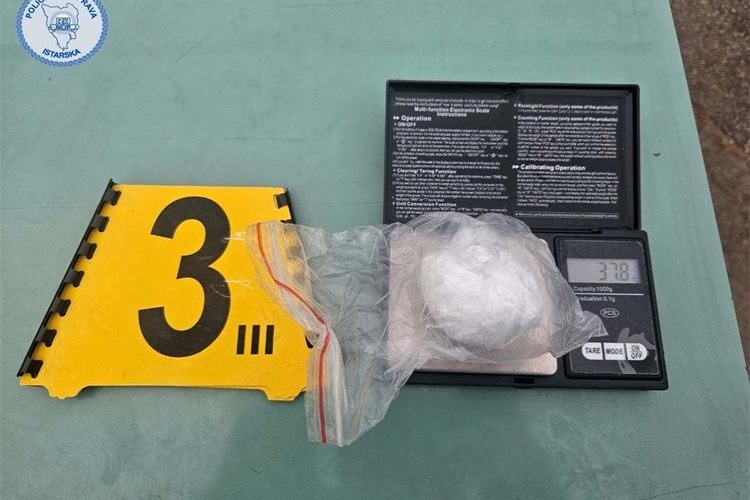 U Istri uhićen slovenski diler. Nudio više vrsta droga - suhe gljive ...