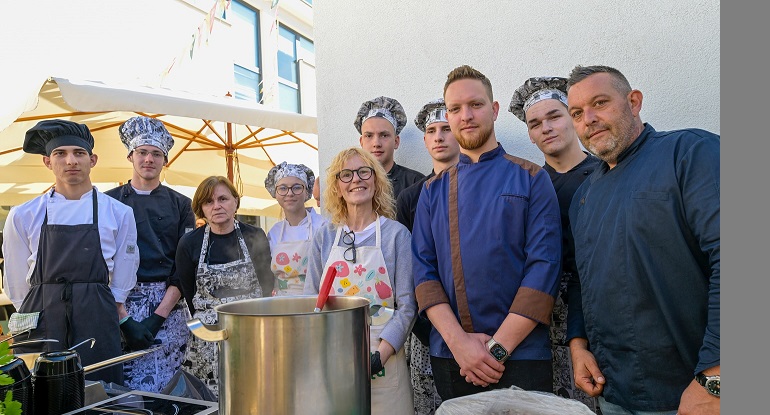 Gušti Merkata u Poreču: Mirisi istarske maneštre, šušur i glazba ...