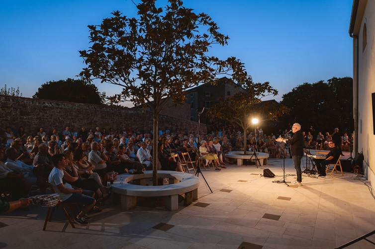 “ČA Show” u Funtani: Večer pjesme, humora i istarskog šarma uz ...