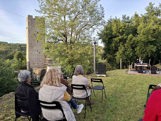 Kaštel Rota pretvoren u glazbenu pozornicu – „Kantautori u kaštelima ...